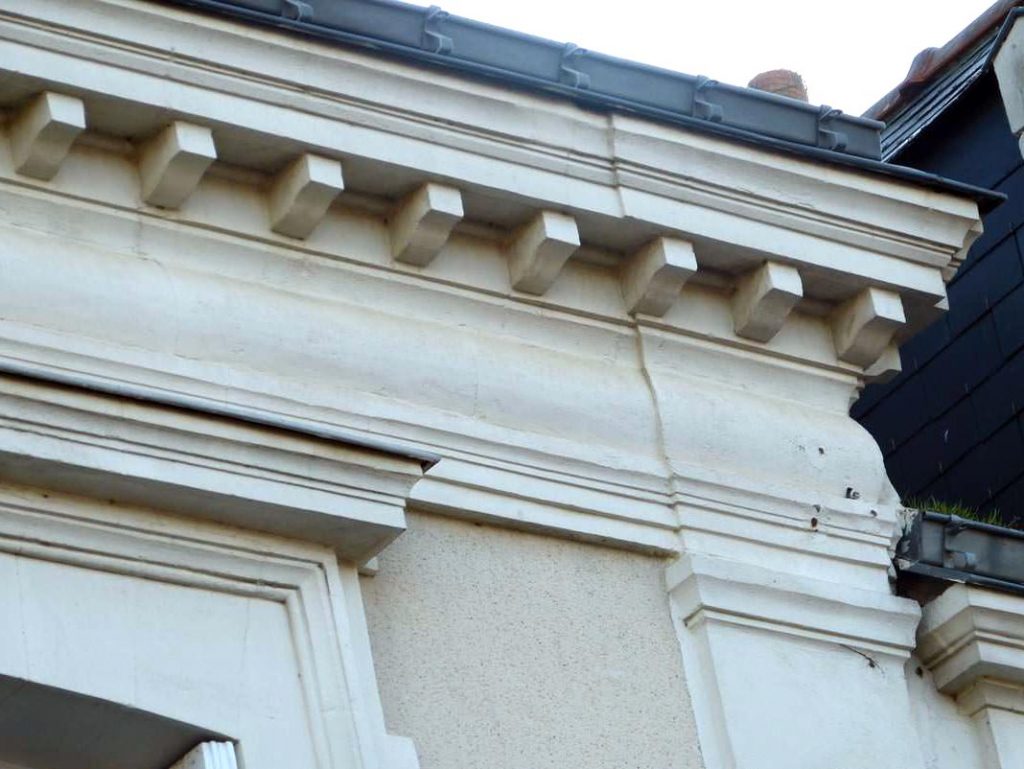 Corniches, encadrements et décors en pierre - Rénover sa maison en ...